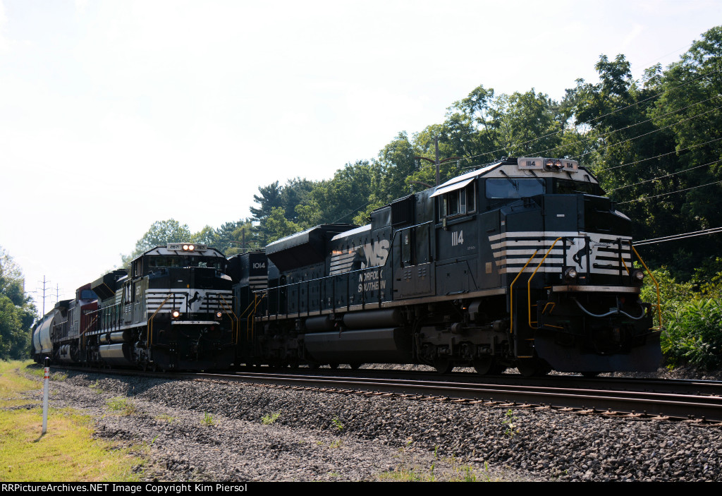 NS 2671 16N Passing NS 1114 66W